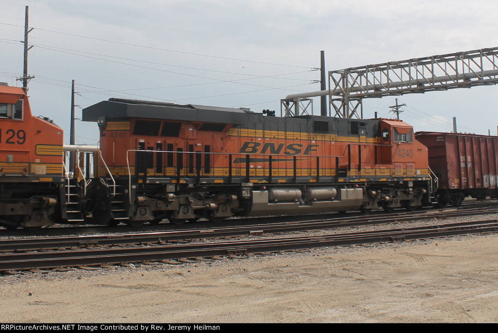 BNSF 4240 (1)